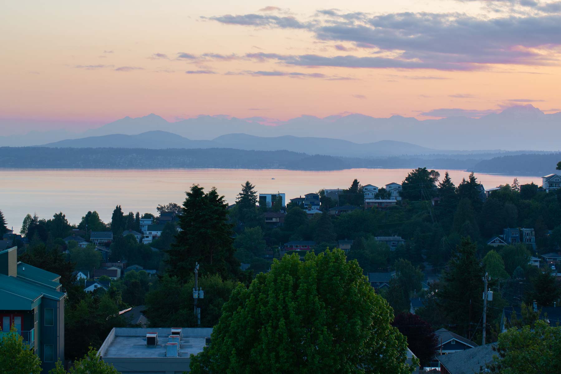 Seattle Water View -1 - Away From the Box
